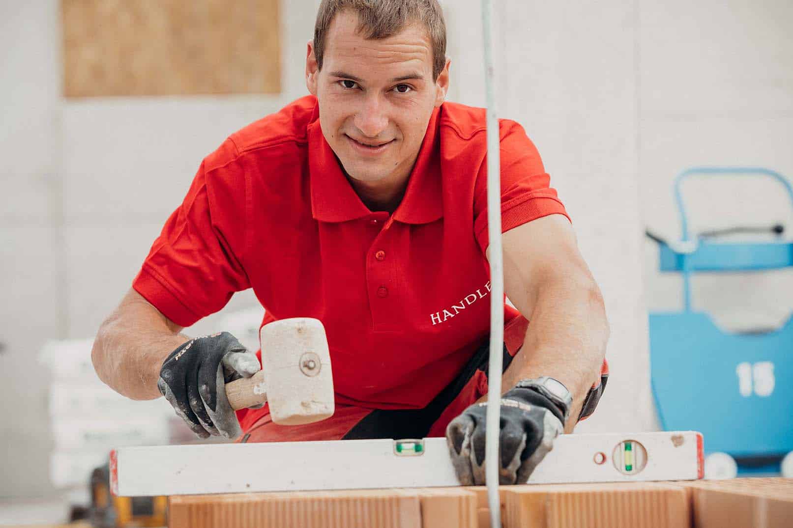 Karriere bei HANDLER: Facharbeiter:in Hochbau – Bote aus der Buckligen Welt