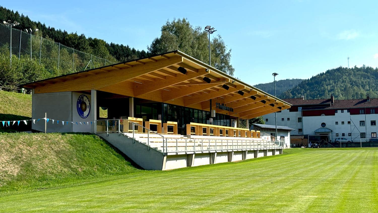 Moderner Neubau für Aspanger Fußballfans – Bote aus der Buckligen Welt